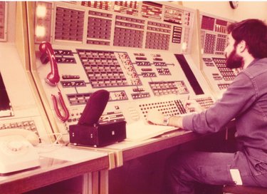 Telefónica 1983: Fibra Óptica, Tiburones y el Teléfono Teide