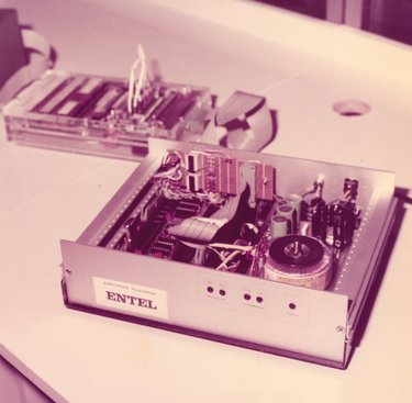 Telefónica 1984: Nuevo Logo y Avances Tecnológicos